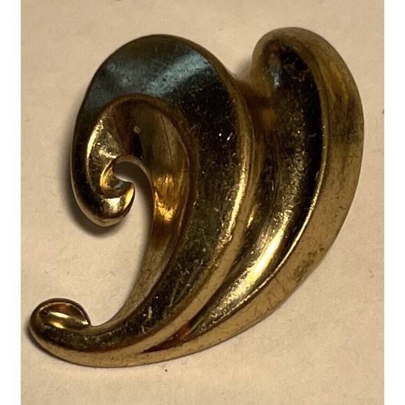Monet | Jewelry | Pin Monet Gold Tone Shell Shaped Lapel Pin Hinged ...
